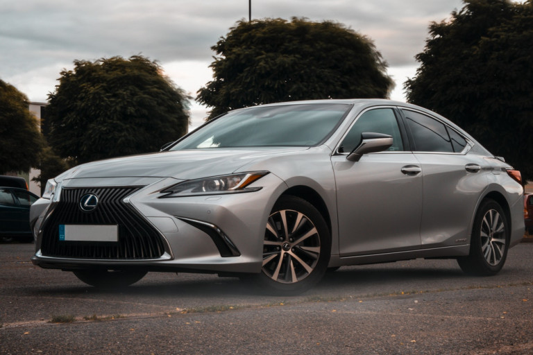 Fonctionnement d'une voiture hybride : définition et explications